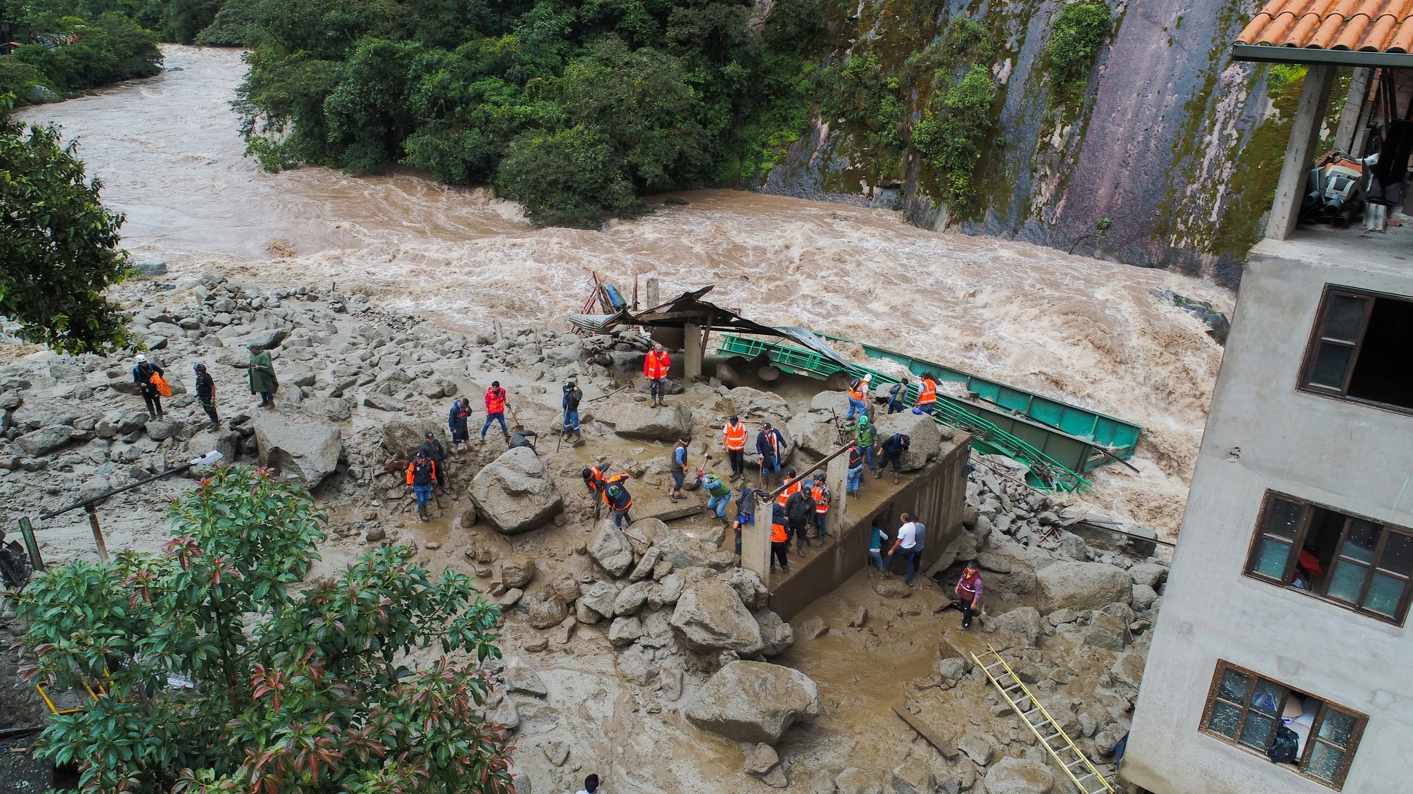 At Least 8 Dead, Several Injured in Southern Peru Landslide
